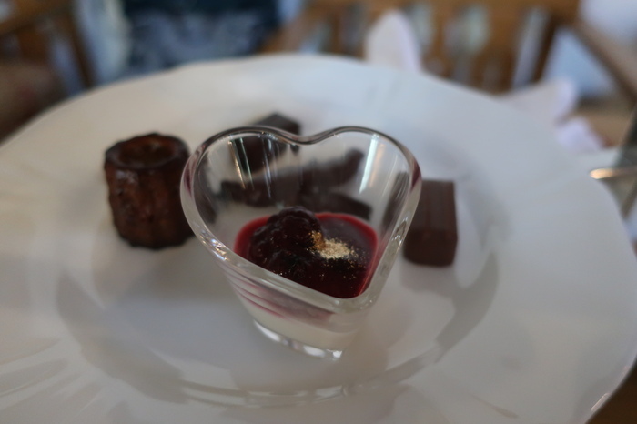 No.1 上高地帝国ホテルのアフタヌーンティーと満開のニリンソウ: 山で会いましょう